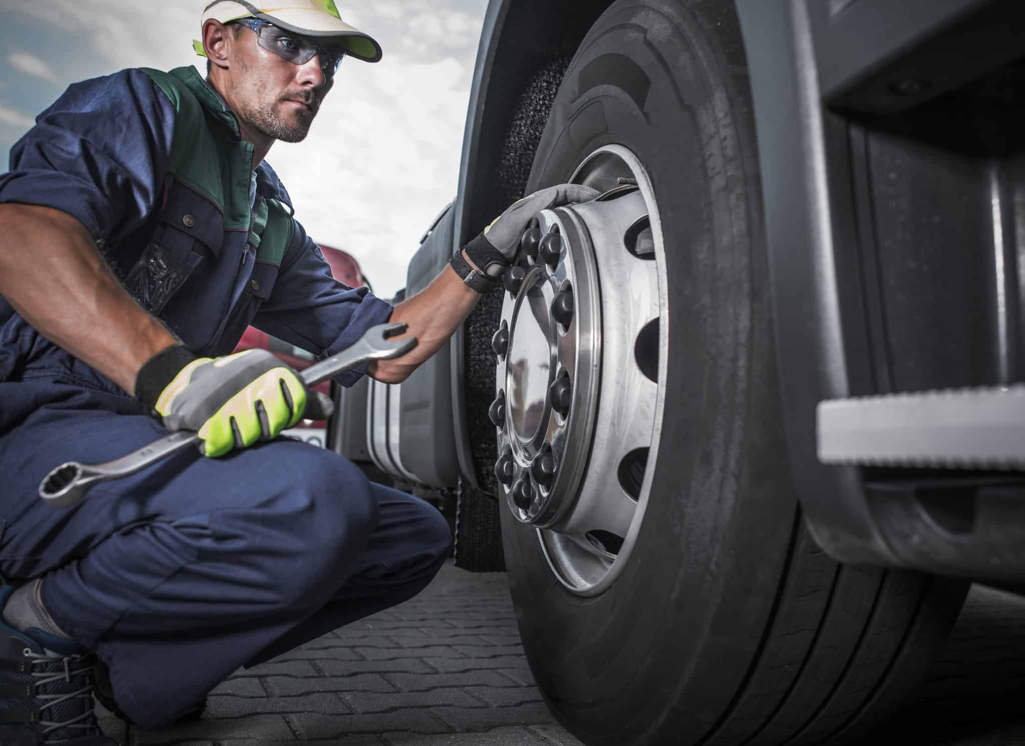 Top 5 Common Truck Breakdowns | Detroit Roadside Assistance